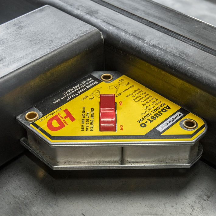 Adjust-O 90° Dual Switch Magnet Squares – Strong Hand Tools